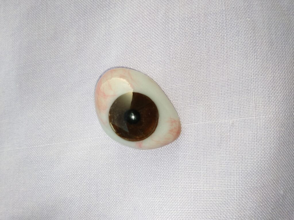 Everything about the Eye of Glass: The Eye Prosthesis - Gran Optic Magazine